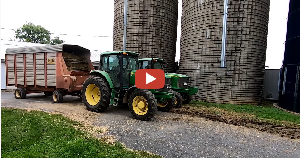 Filling Upright Silo to the Roof Claas Jaguar and John Deere, Fendt ...