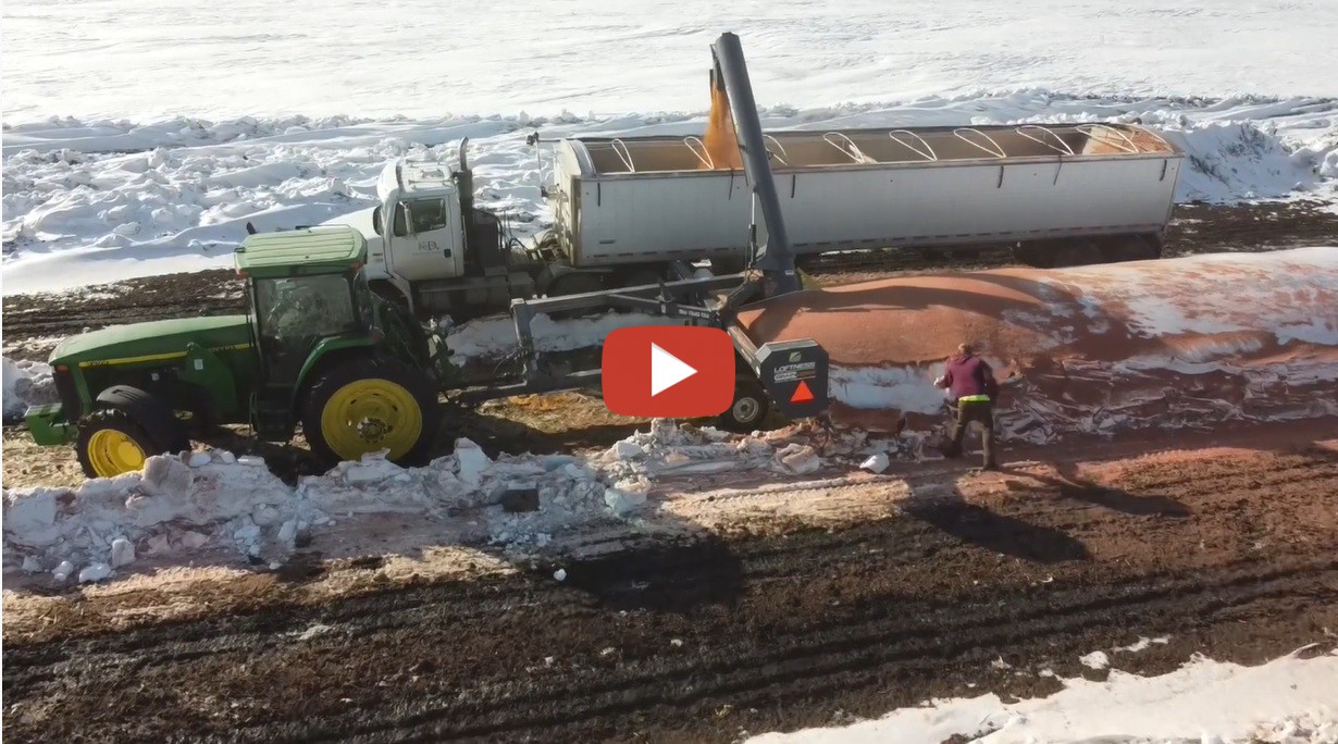Hauling corn out of grain bags.. Harvest 2021 with a John Deere tractor ...