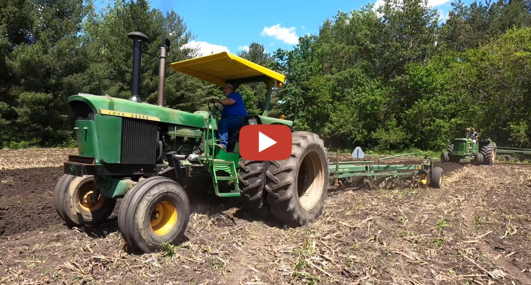 John Deere 5020 and 4620 plowing -- Had the old muscle out to do a few ...