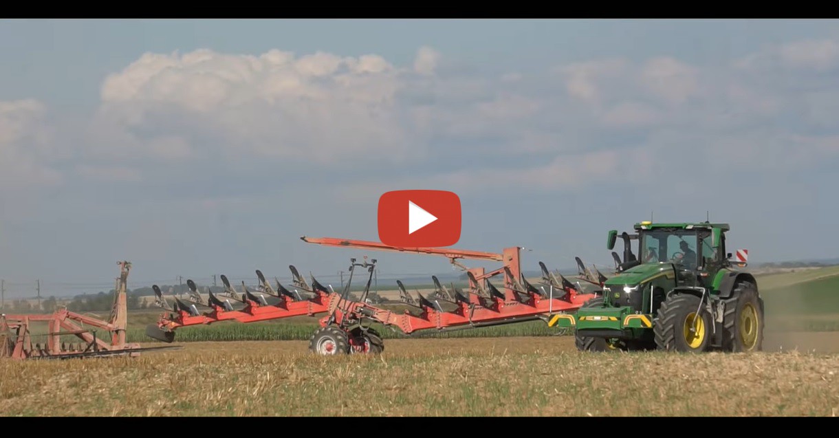 John Deere 8R410 with a 13 furrow plow XXL plowing in France.....2022 ...