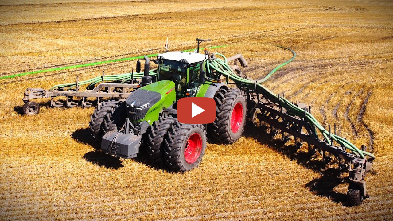 Big front wheel assist Fendt 1050 - 520 HP tractor injecting hog manure ...