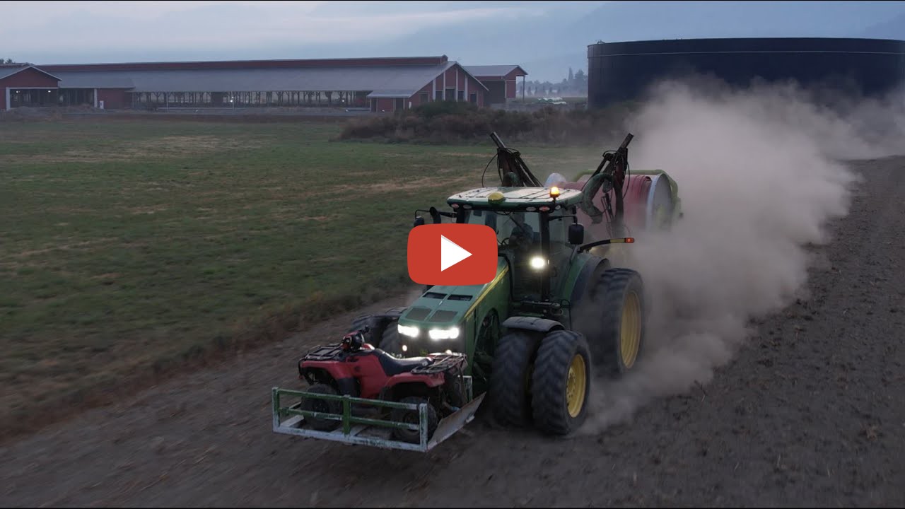 Cadman Manure sytem... Draglineing with Cadman Gea -- John Deere 8R 245 ...