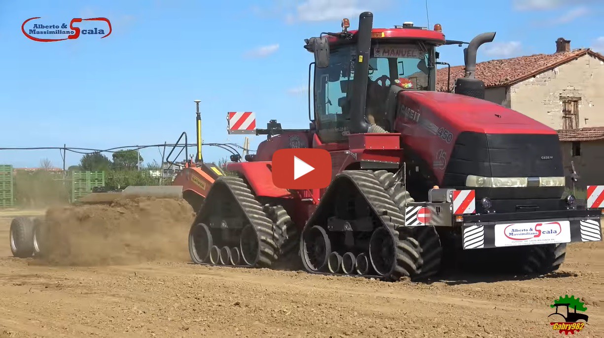 Case-IH Quadtrac 450 with a Montefiori Roma scraper.....Field Leveling ...