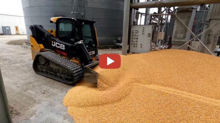 A Big Mess Of Corn & Moving the Tracks In On A Case IH 2160 Planter ...