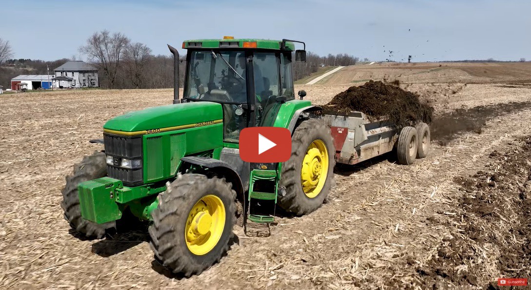 How Farms Work --Spreading manure with the Jphn Deere 7600... I cleaned out the majority of the ...