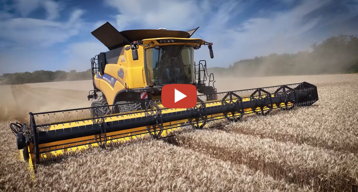 Custom worker ARTAËL - Wheat harvest 2023 with a New Holland CR 8.90 ...