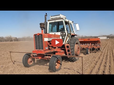 Territorial Trading -- Barn Find IH Gold Demo 1456 Drills Oats! Drilling oats w/ my 1970 IH Gold ...