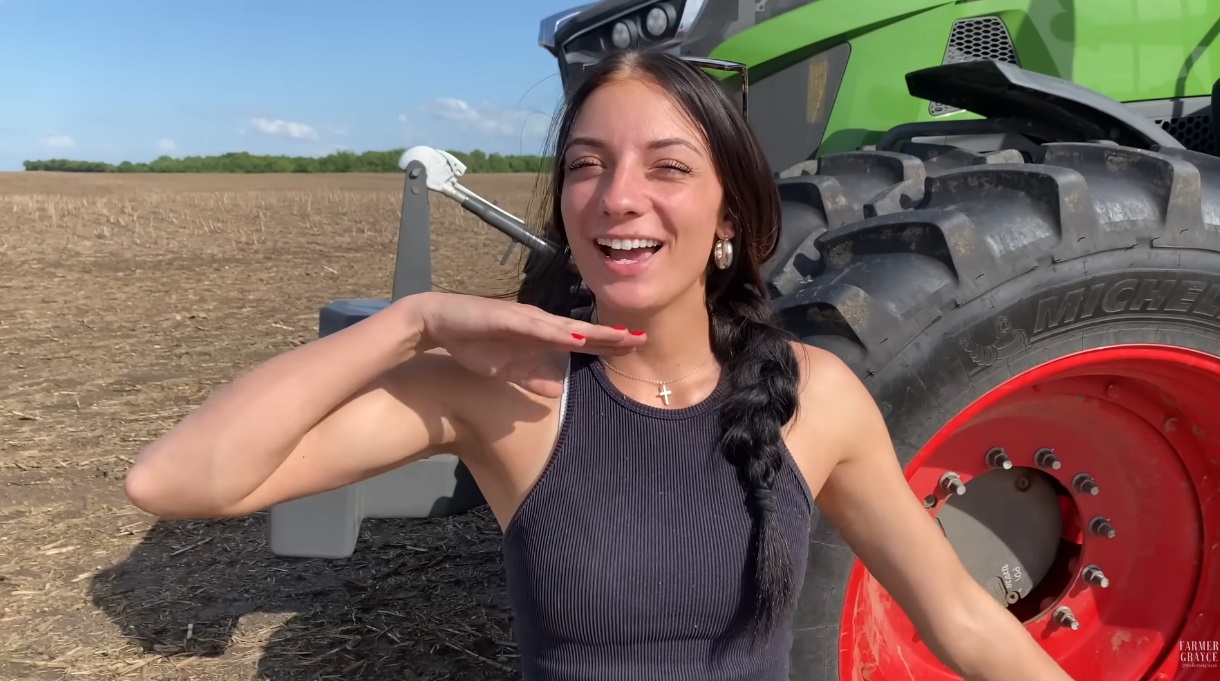 Farmer Grayce -- We were able to head up to Jackson, MN for the GRAND OPENING of the Fendt Lodge ...