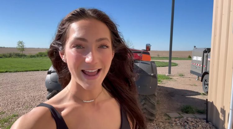 Laura Farms -- We Are HIRING On The Farm! Today's video features a new ...