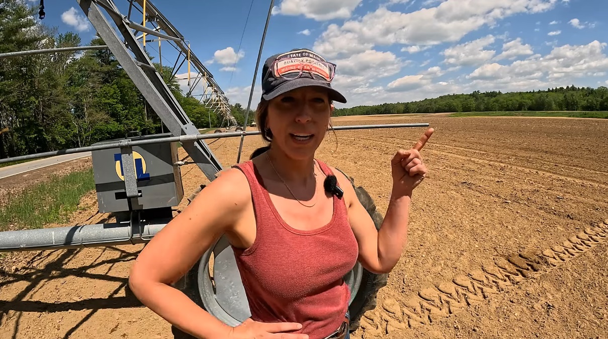 Bells Farming. My first time laying plastic. Dave, Shane & I get things ...