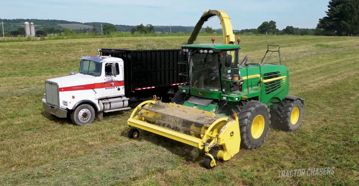 Tractor Chasers -- Watch John Deere's largest forage harvester from ...