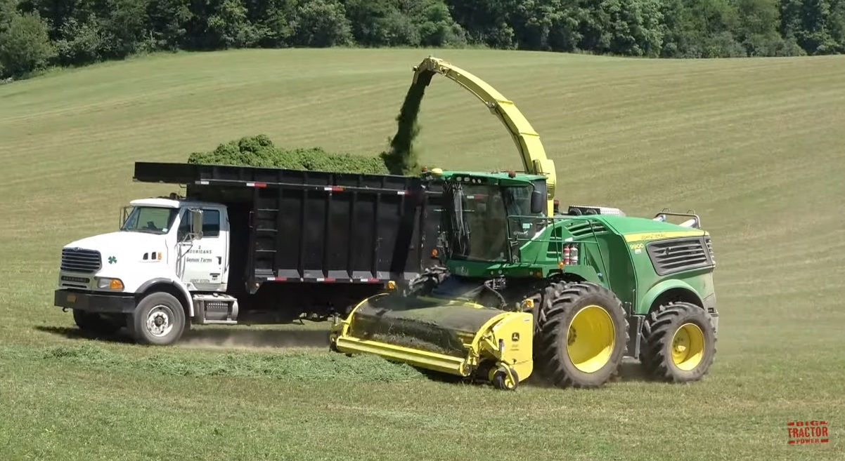 Big Tractor Power is out in the field with a 956 hp JOHN DEERE 9900 ...
