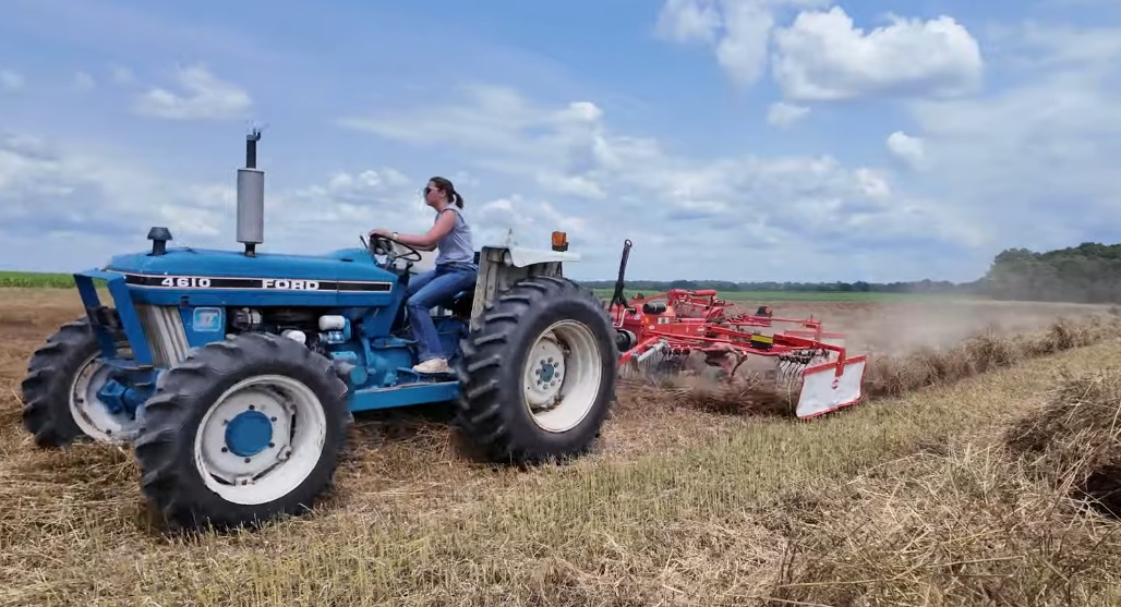 Tractor Chasers -- Tractors Raking and Baling Hay on the Farm - Watch ...