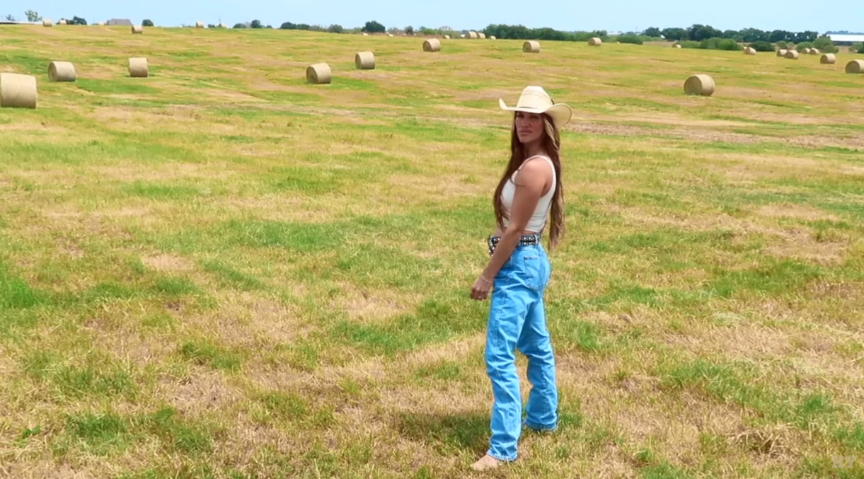 Kyndra Not Kendrab -- Yay! You’re here! Now Lets get this hay off the ...