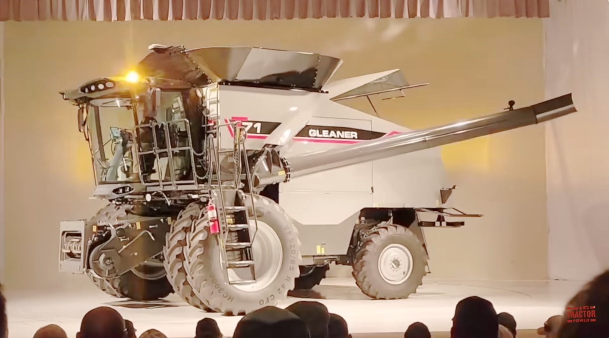 Big Tractor Power takes a look at the new AGCO's new 375 hp 390 bu ...