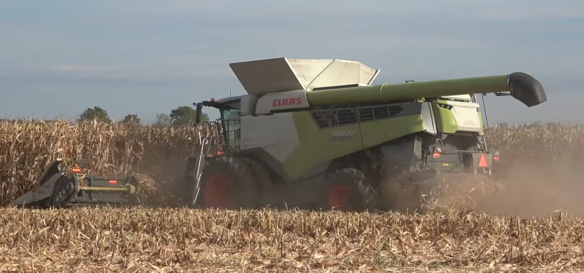 bigtractorpower -CLAAS 8600 LEXION Combine Harvesting 16 Rows of Corn ...