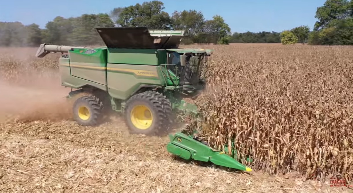 Big tractor Power is out in the field with a brand new 473 hp 400 bu. JOHN DREERE S7 800 combine ...