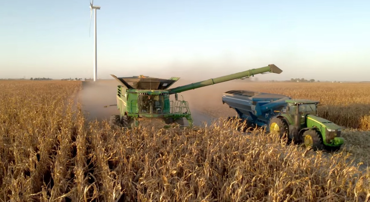 Northern Illinois Drone Photography -- Harvesting corn 12 rows at a ...