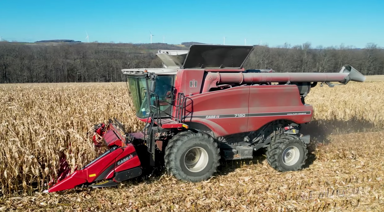 Tractor Chasers -- In this video, we take a look at the retro edition ...