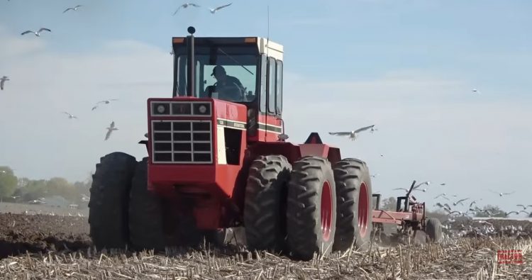 In this video Big Tractor Power is out in the field with a 230 hp ...