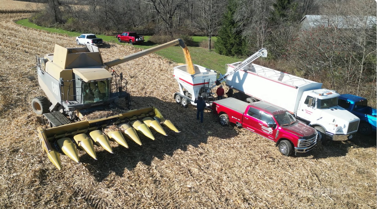 Tractor Chasers -- Watch the powerful Cat Lexion 465 combine at work ...