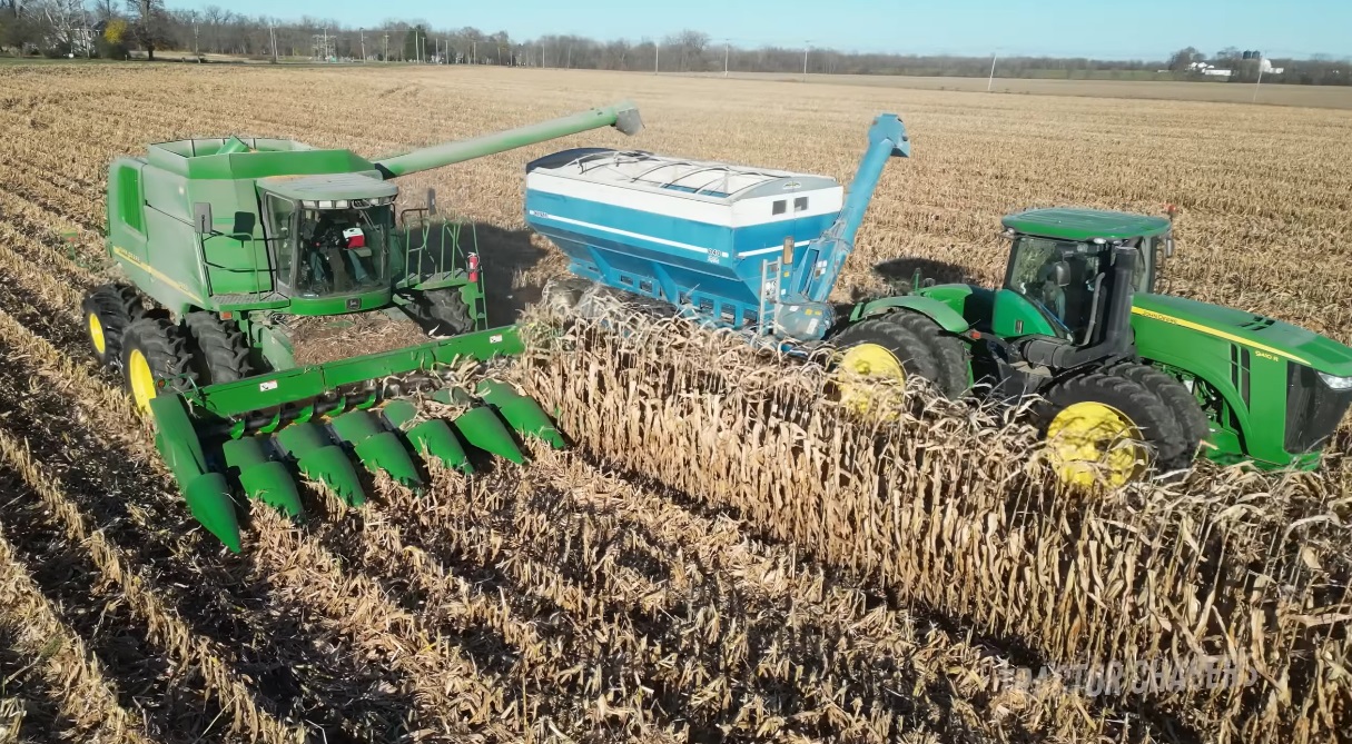 Tractor Chasers -Watch this John Deere 9650 combine harvesting corn on ...