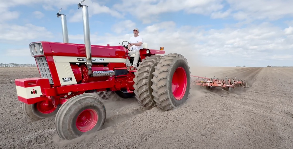 In this video Big Tractor Power is out in the field with a V8 133 pro ...