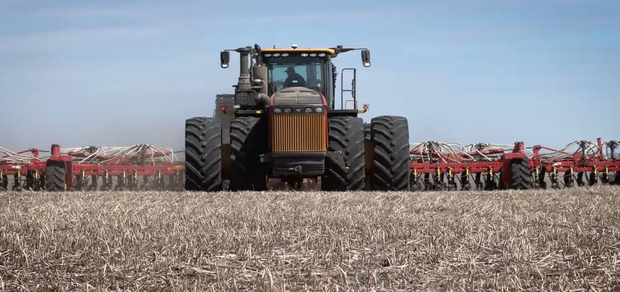POWERFUL SEEDING with GENERATION 5 AG - XXL Farming - Versatile 620 ...