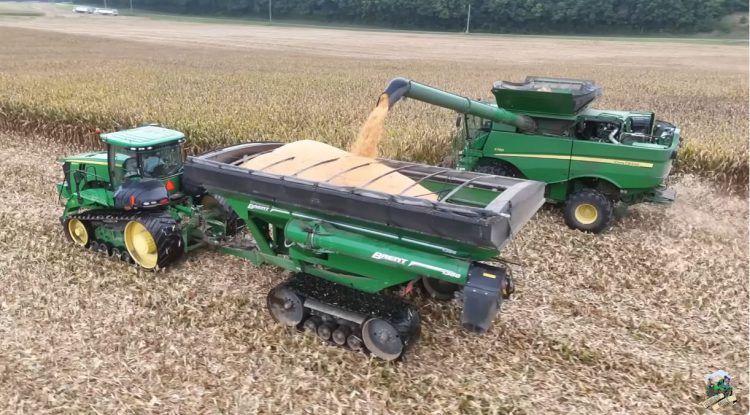 Kicking off Corn Harvest 2025 in Indiana -- John Deere S790 Combine ...