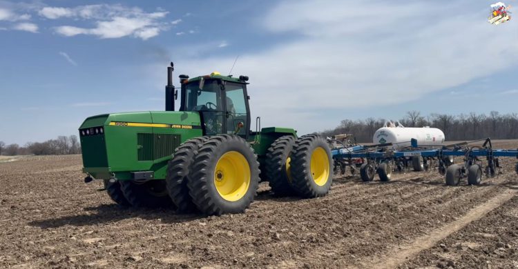 Video of a farm in southern Darke County Ohio putting on pre-plant ...