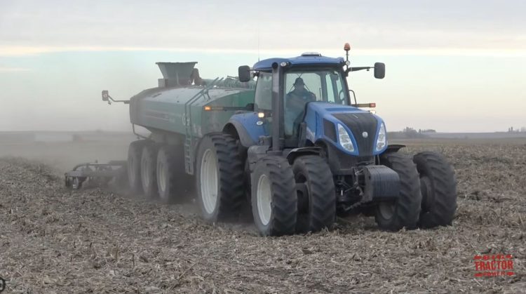 Big Tractor Power is out in the field with a 340 hp NEW HOLLAND T8.390 ...